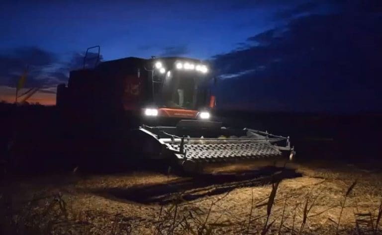 Russian autonomous harvester works into the night + VIDEO - Grain Central