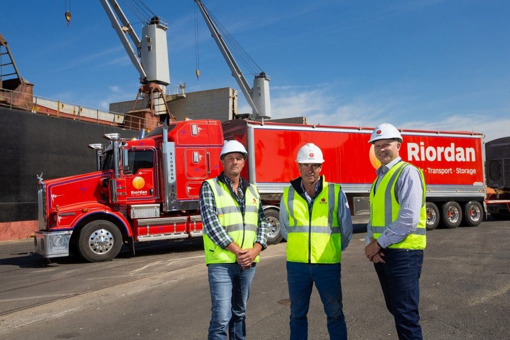 Riordan Grain celebrates bulk export milestone of 1Mt - Grain Central