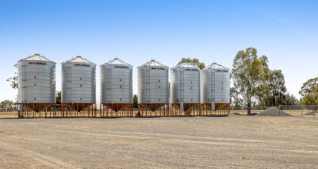 Downs grain site with highway frontage lists - Grain Central