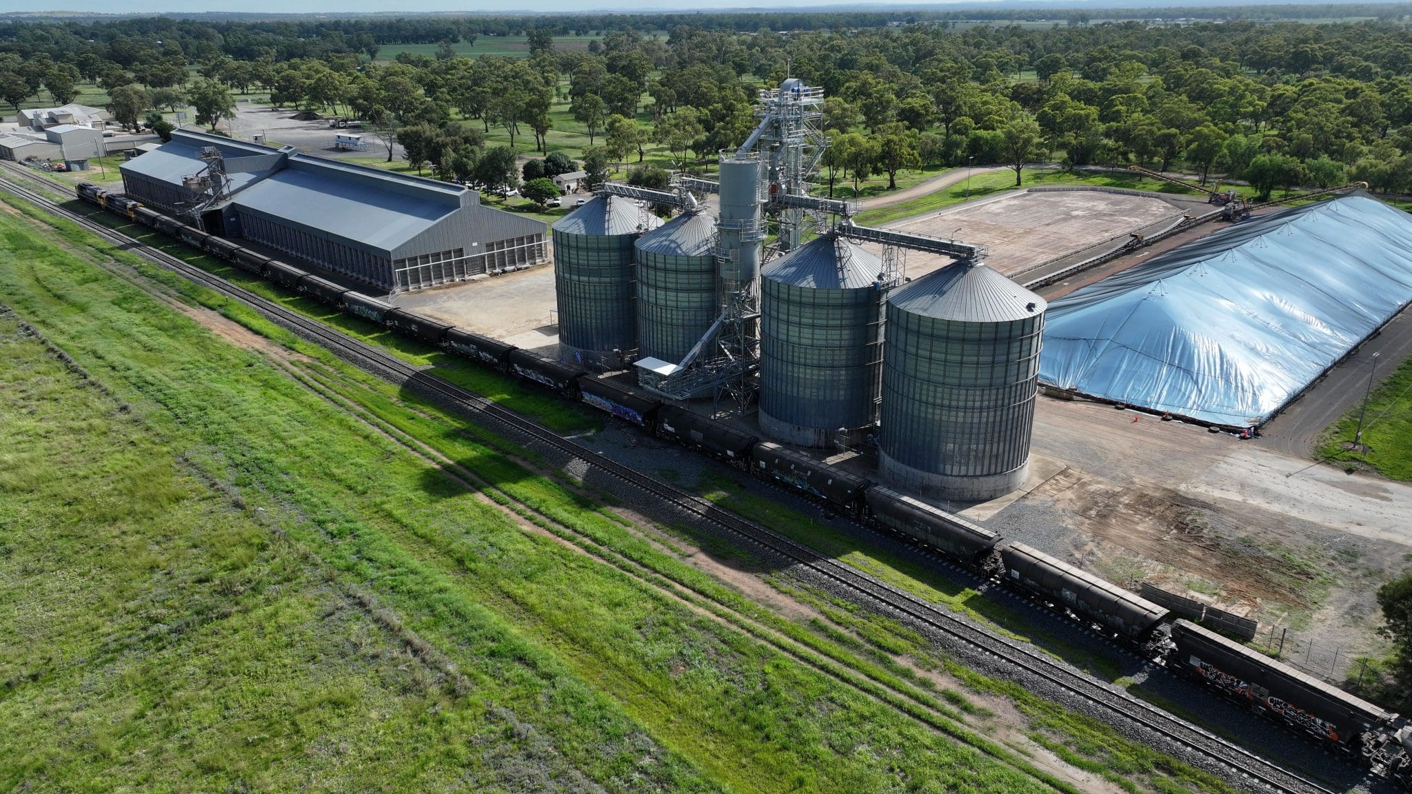 Upgraded Red Bend siding open for outloading - Grain Central