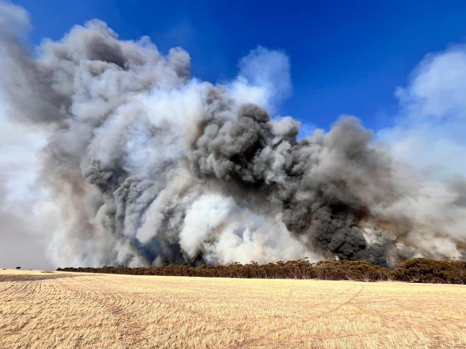 Little Desert, Grampians fires keep western Vic on alert - Grain Central