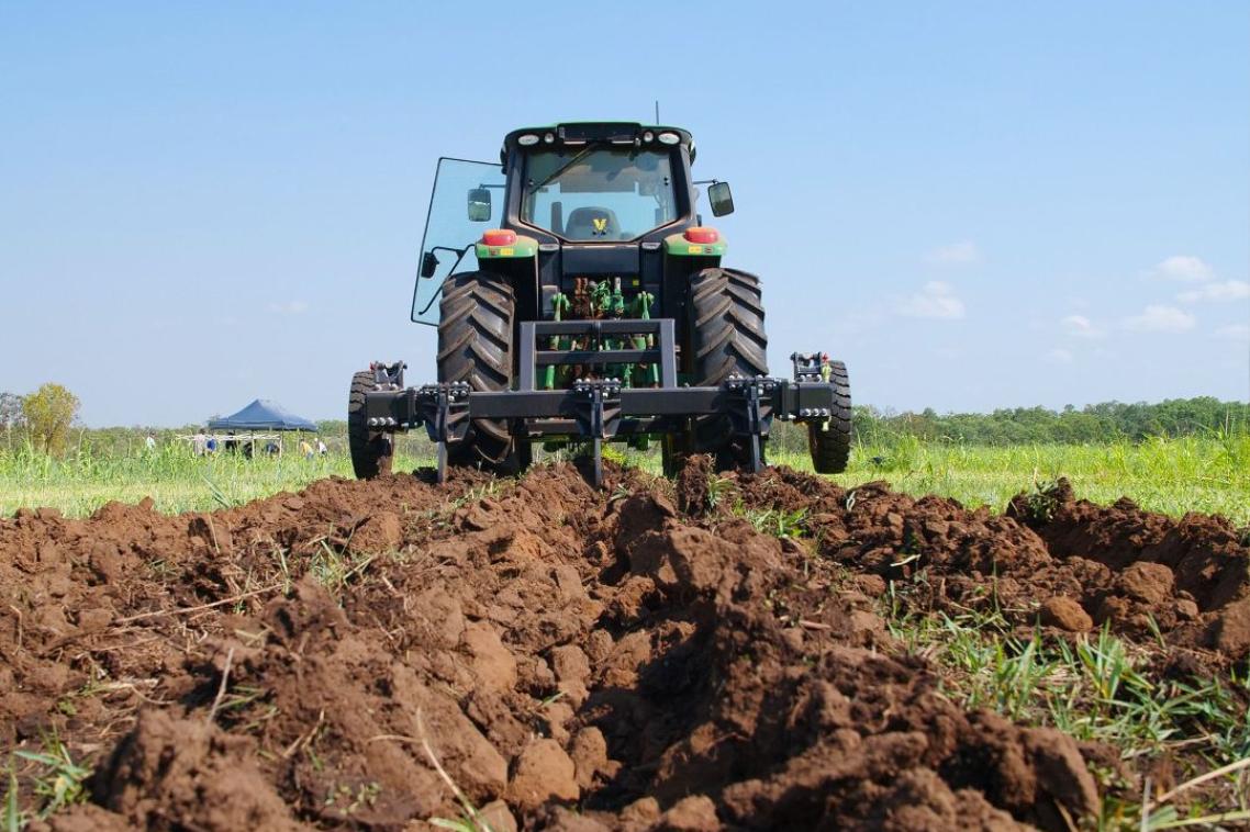UQ researchers delve deep to improve soil health in NT - Grain Central